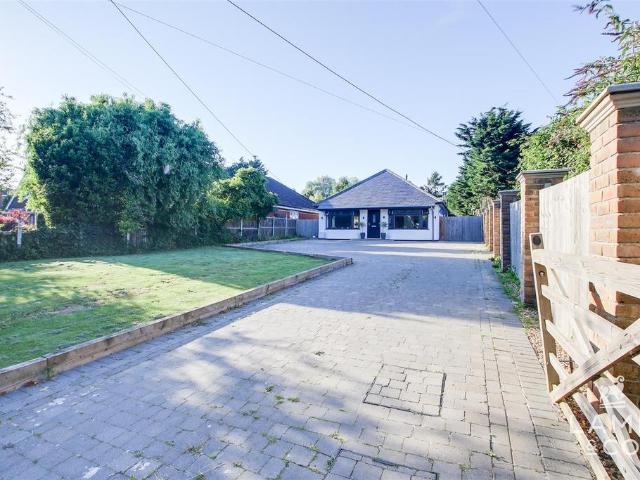 4 bedroom detached bungalow for sale