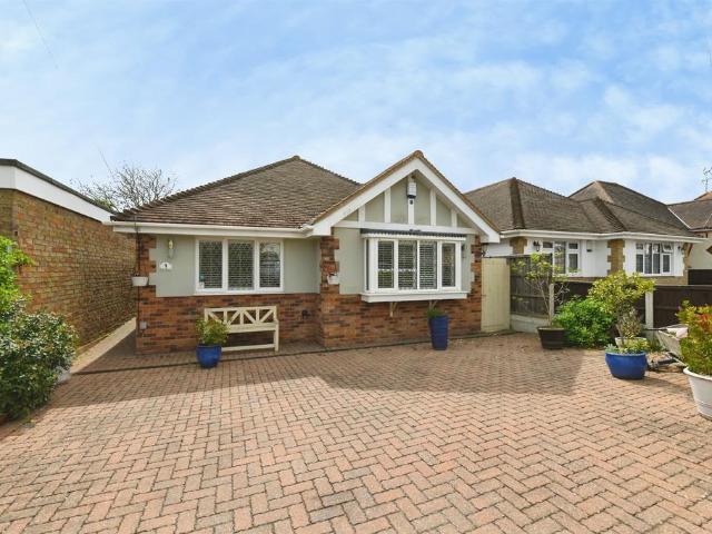 4 bedroom detached bungalow for sale
