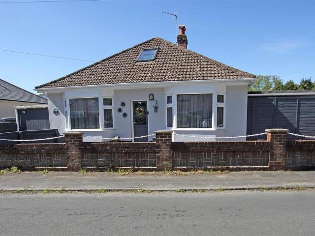 4 bedroom detached bungalow for sale