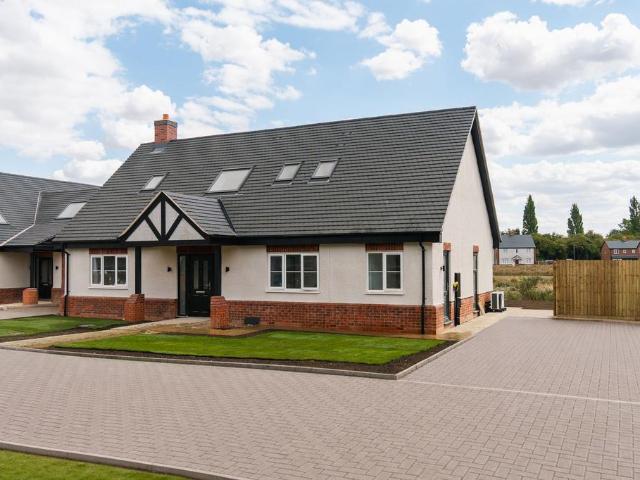 4 bedroom detached bungalow for sale