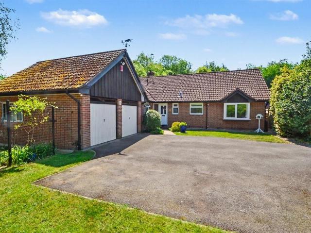 4 bedroom detached bungalow for sale