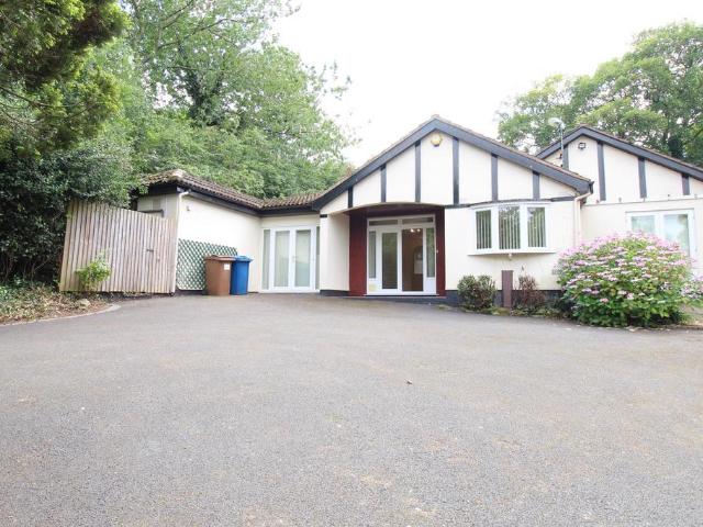 4 bedroom detached bungalow for sale