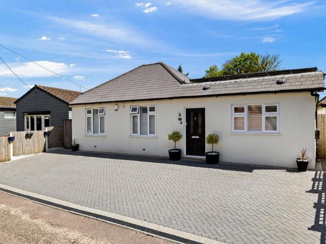4 bedroom detached bungalow for sale