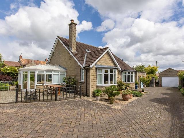 4 bedroom detached bungalow for sale