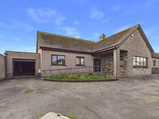 4 bedroom detached bungalow for sale