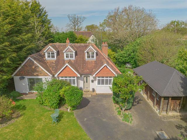 4 bedroom detached bungalow for sale