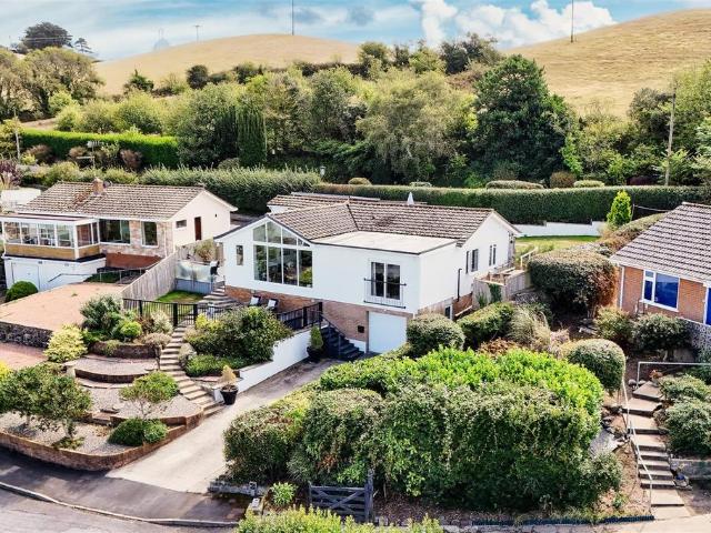 4 bedroom detached bungalow for sale
