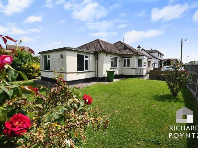 4 bedroom detached bungalow for sale