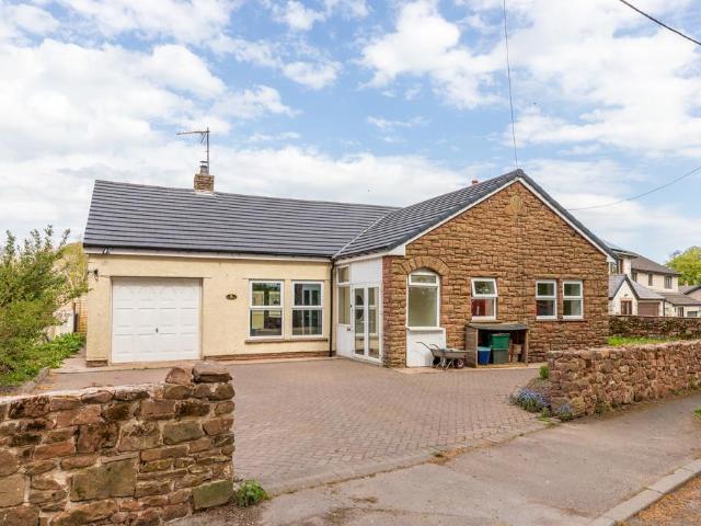4 bedroom detached bungalow for sale
