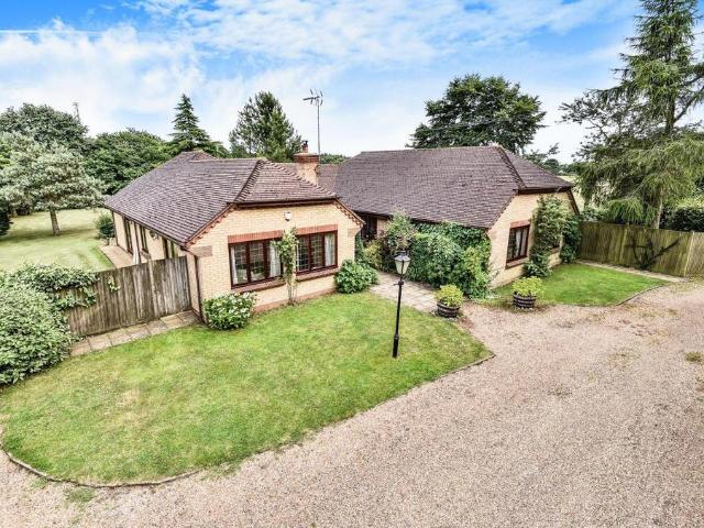 4 bedroom detached bungalow for sale