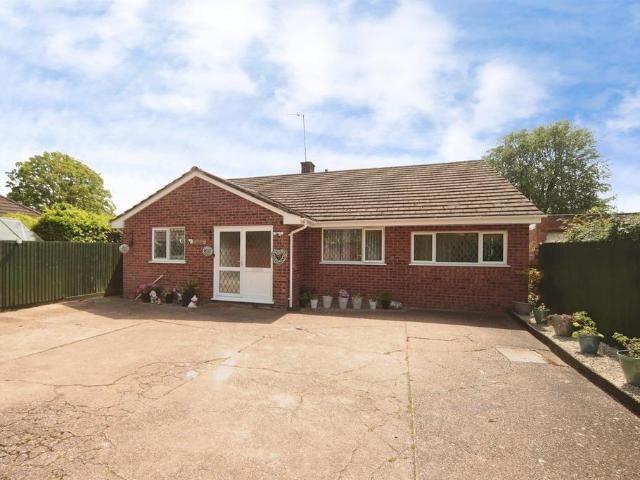 4 bedroom detached bungalow for sale