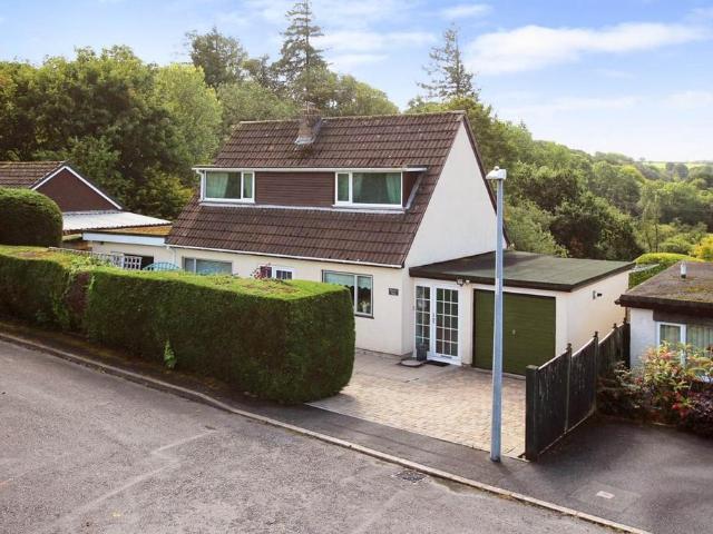 4 bedroom detached bungalow for sale