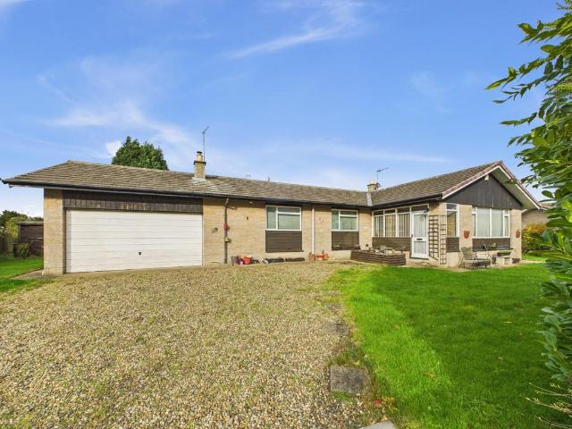 4 bedroom detached bungalow for sale