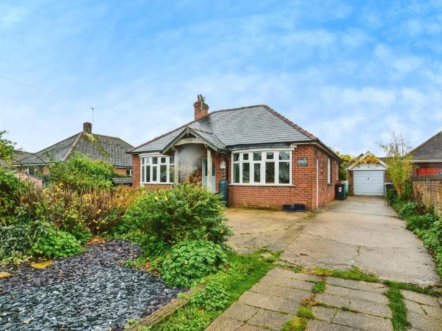 4 bedroom detached bungalow for sale