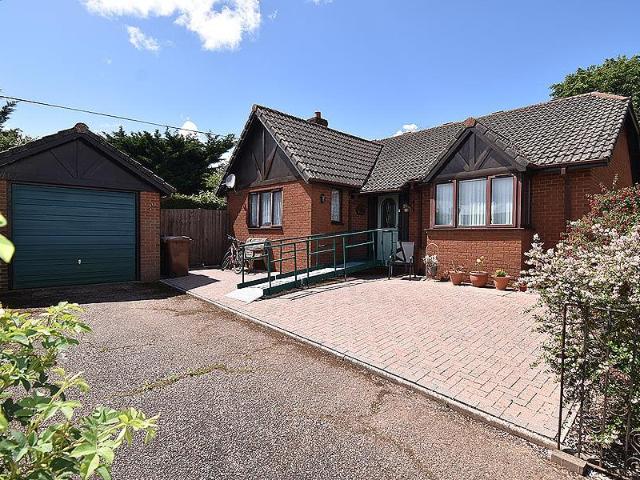 4 bedroom detached bungalow for sale