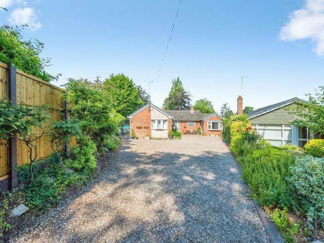 4 bedroom detached bungalow for sale
