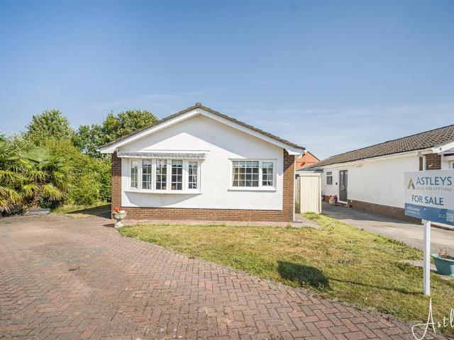 4 bedroom detached bungalow for sale