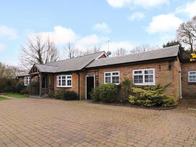 4 bedroom detached bungalow for sale