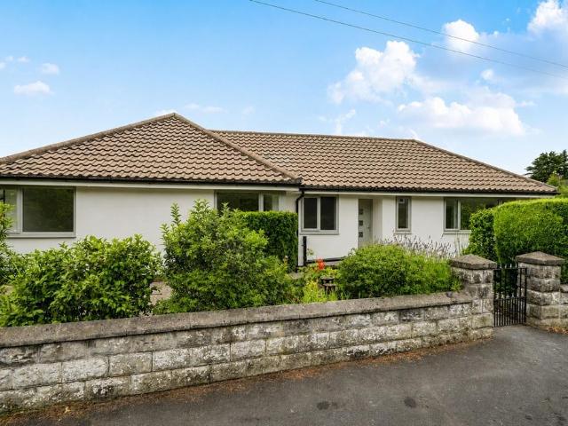 4 bedroom detached bungalow for sale