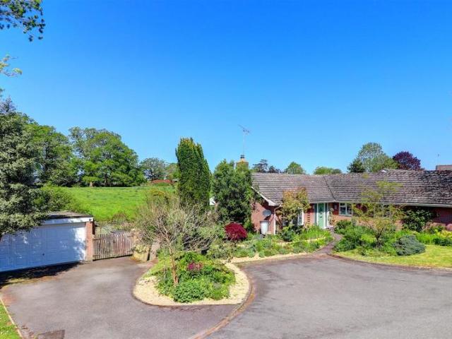 4 bedroom detached bungalow for sale