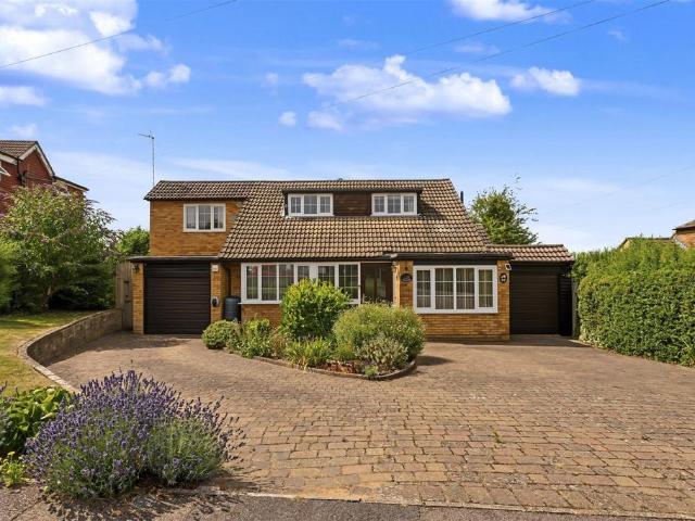 4 bedroom detached bungalow for sale