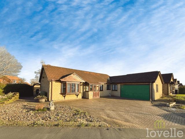 4 bedroom detached bungalow for sale