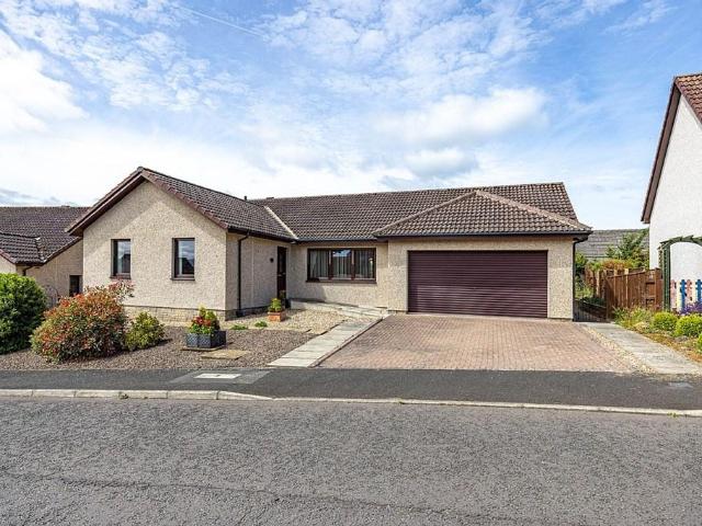 4 bedroom detached bungalow for sale
