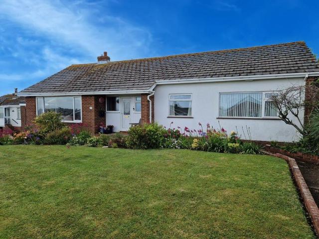 4 bedroom detached bungalow for sale