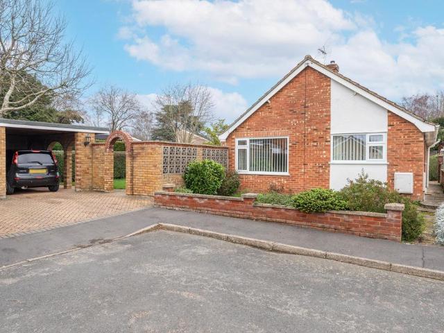 4 bedroom detached bungalow for sale