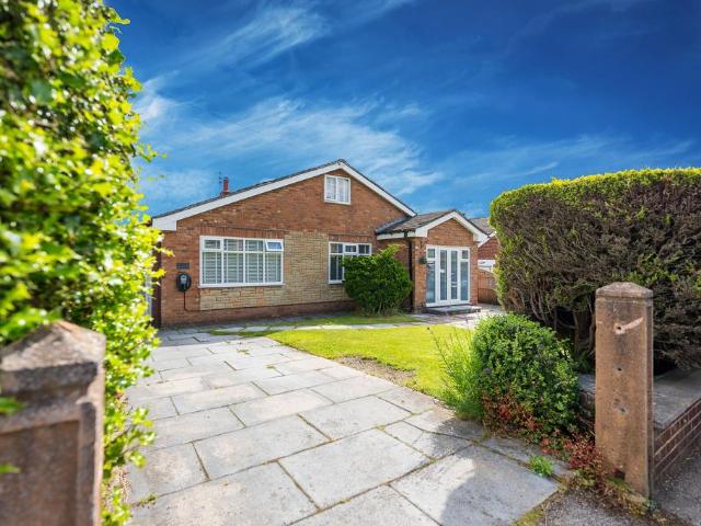 4 bedroom detached bungalow for sale