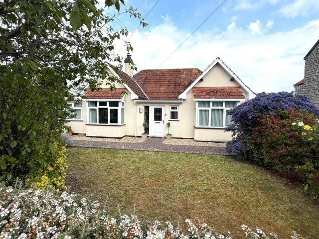 4 bedroom detached bungalow for sale