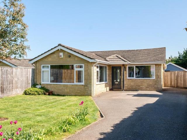 4 bedroom detached bungalow for sale