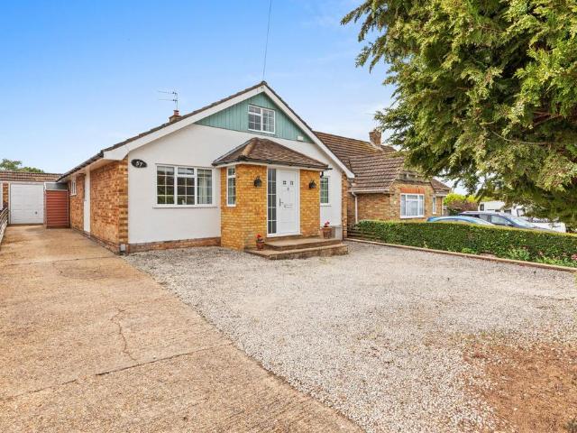 4 bedroom detached bungalow for sale