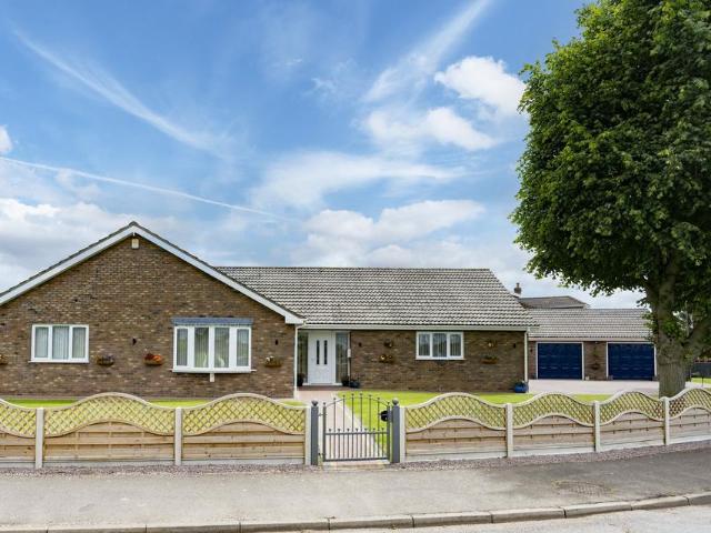 4 bedroom detached bungalow for sale