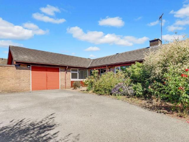 4 bedroom detached bungalow for sale