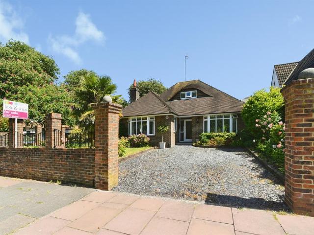 4 bedroom detached bungalow for sale