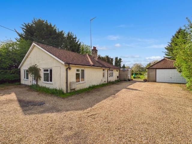 4 bedroom detached bungalow for sale