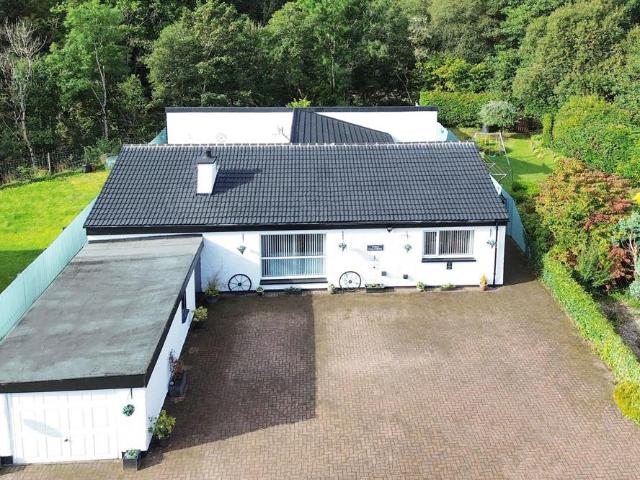 4 bedroom detached bungalow for sale