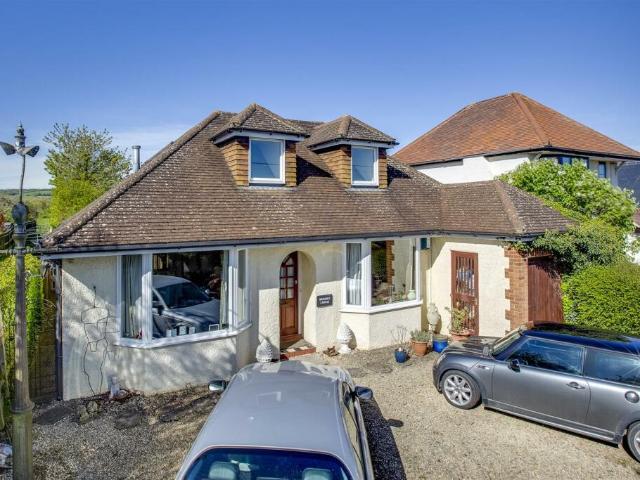 4 bedroom detached bungalow for sale