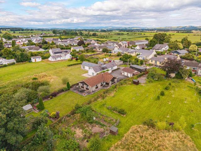 4 bedroom detached bungalow for sale