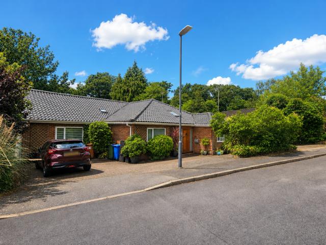 4 bedroom detached bungalow for sale