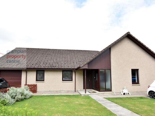 4 bedroom detached bungalow for sale