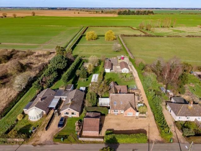 4 bedroom detached bungalow for sale