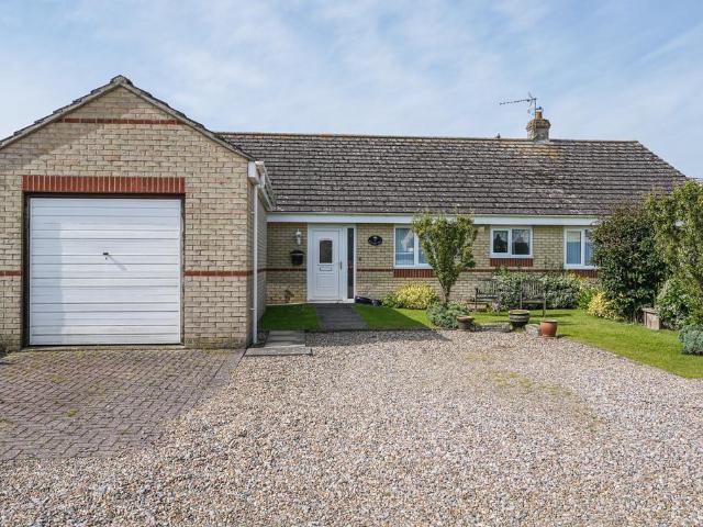 4 bedroom detached bungalow for sale