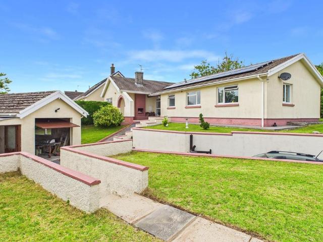 4 bedroom detached bungalow for sale