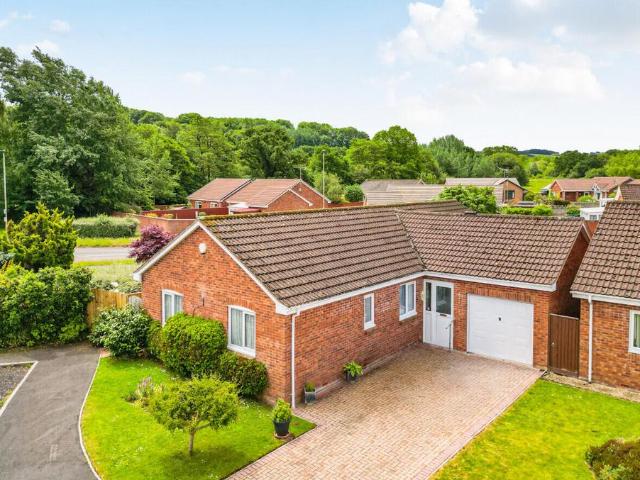 4 bedroom detached bungalow for sale