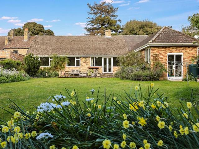 4 bedroom detached bungalow for sale