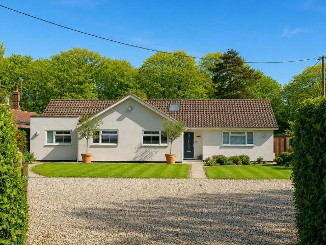 4 bedroom detached bungalow for sale