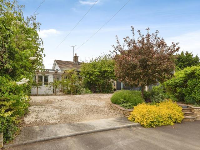 4 bedroom detached bungalow for sale