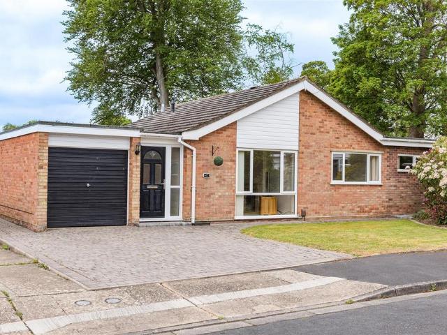 4 bedroom detached bungalow for sale